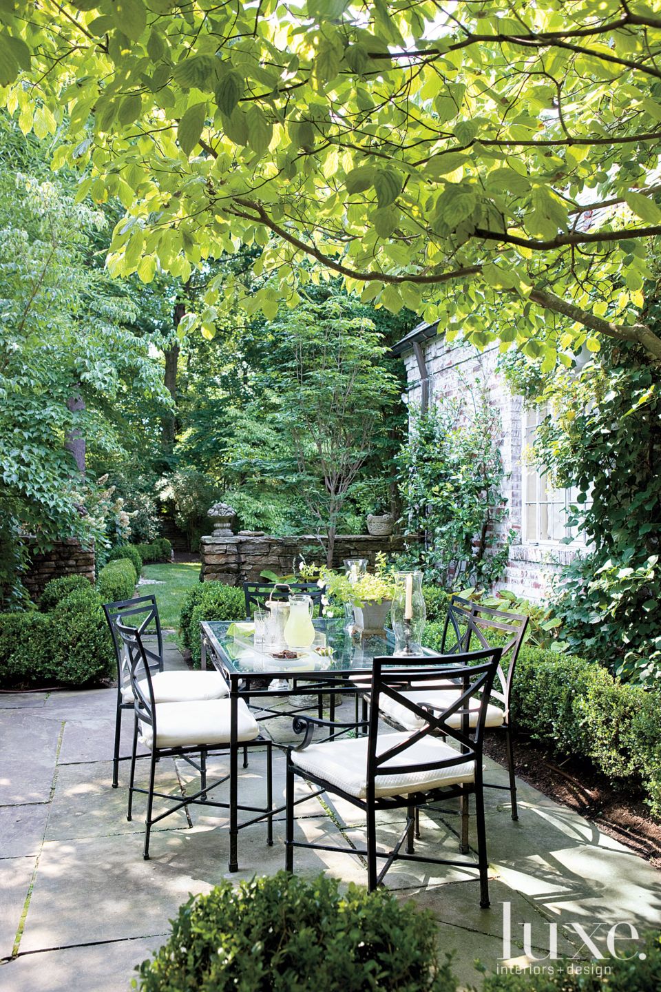 Traditional Garden Terrace - Luxe Interiors + Design