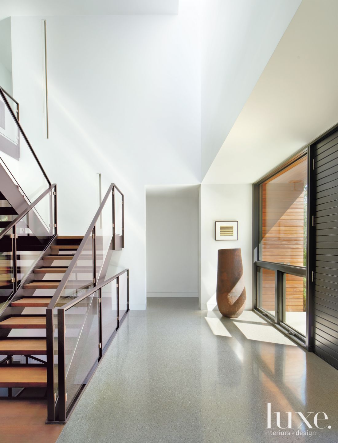 Wooden step staircase - Luxe Interiors + Design