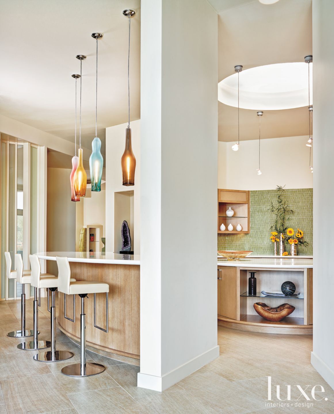 Modern Neutral Breakfast Bar - Luxe Interiors + Design