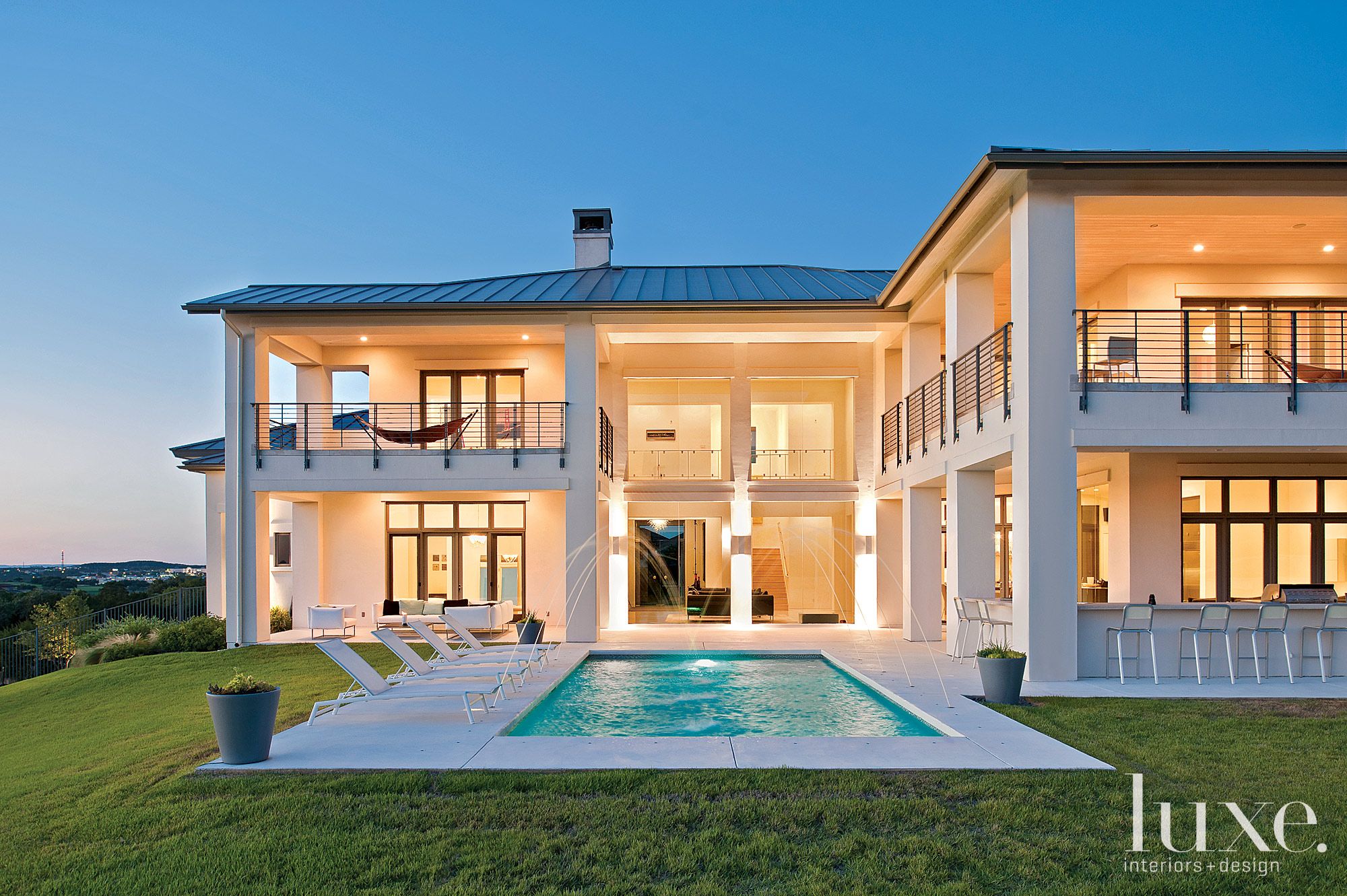 Modern White Backyard Exterior - Luxe Interiors + Design
