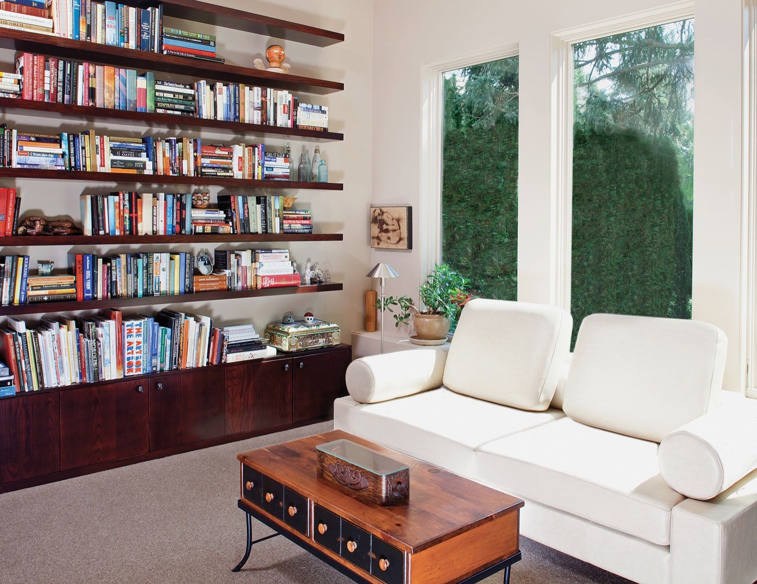 Relaxing Sitting Area - Luxe Interiors + Design