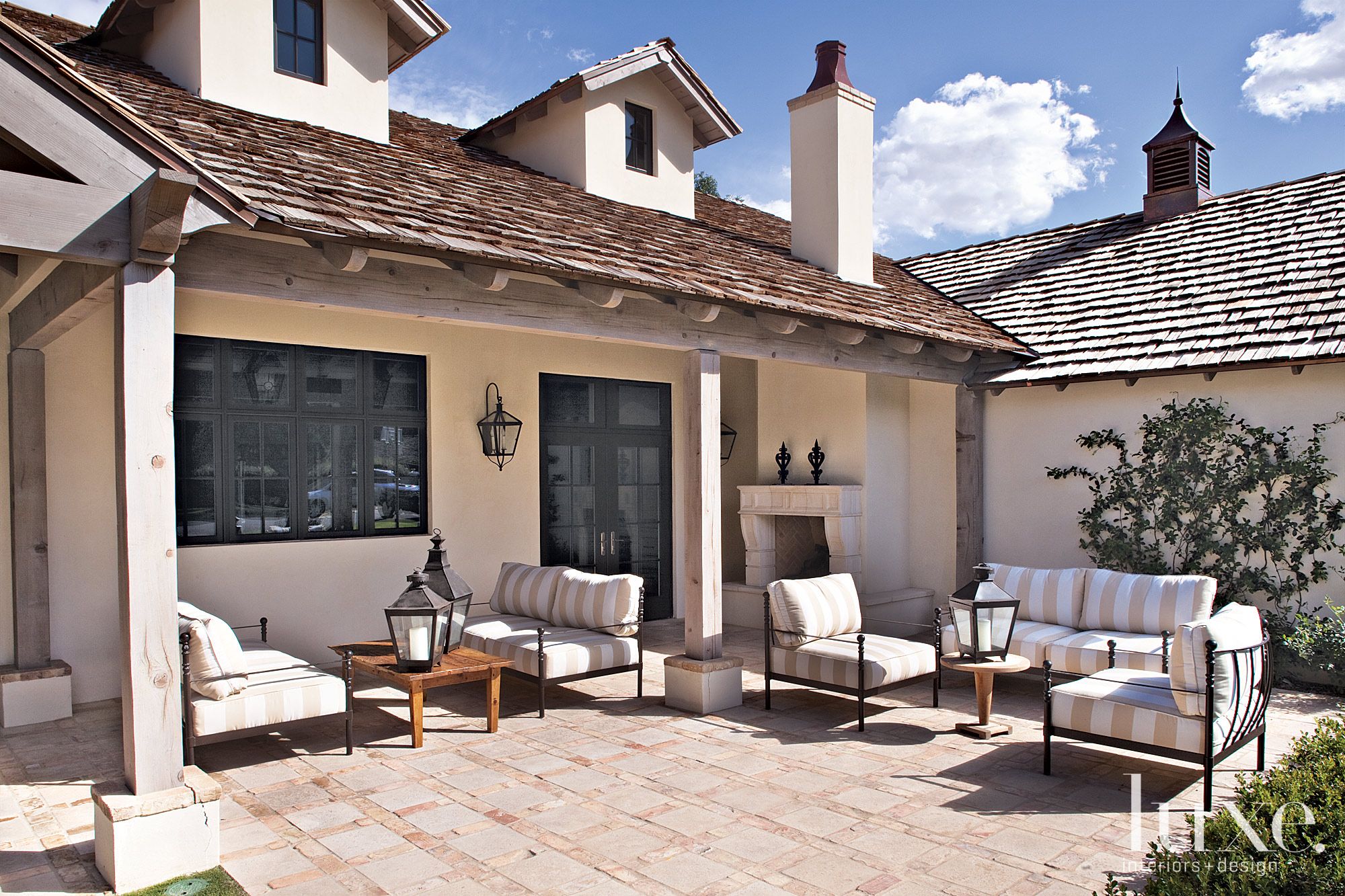 Quaint Outdoor Patio - Luxe Interiors + Design