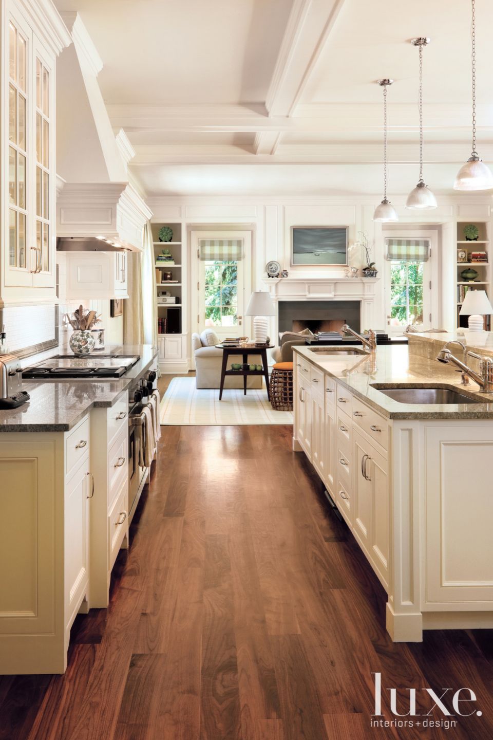 Traditional White Kitchen - Luxe Interiors + Design