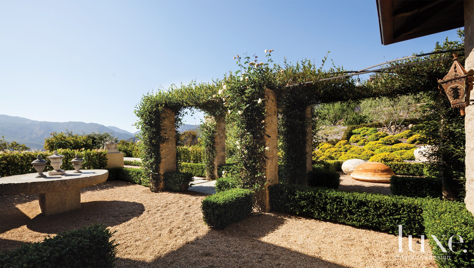 Neutral Pea Gravel Courtyard - Luxe Interiors + Design