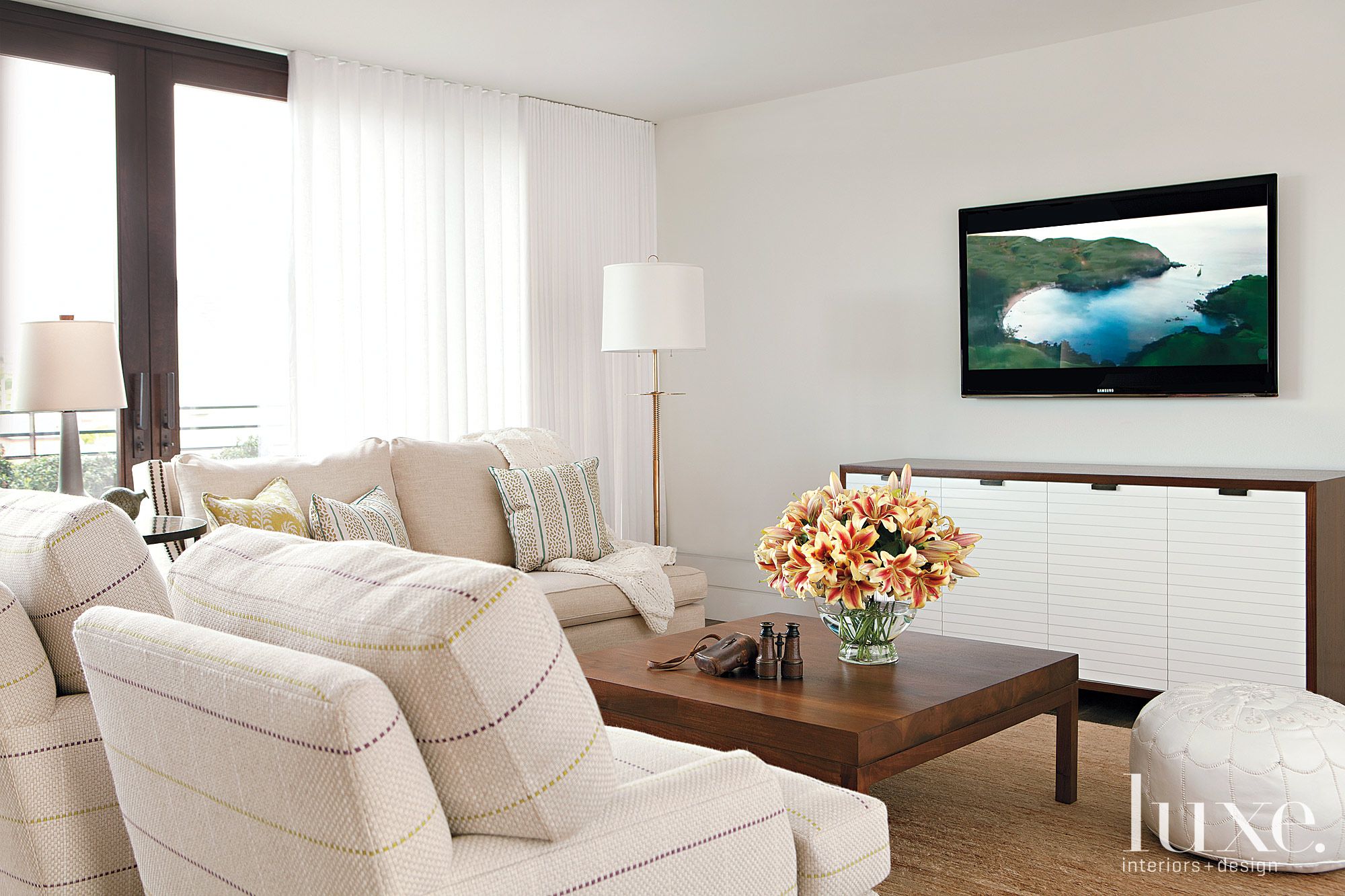 Sitting area - Luxe Interiors + Design