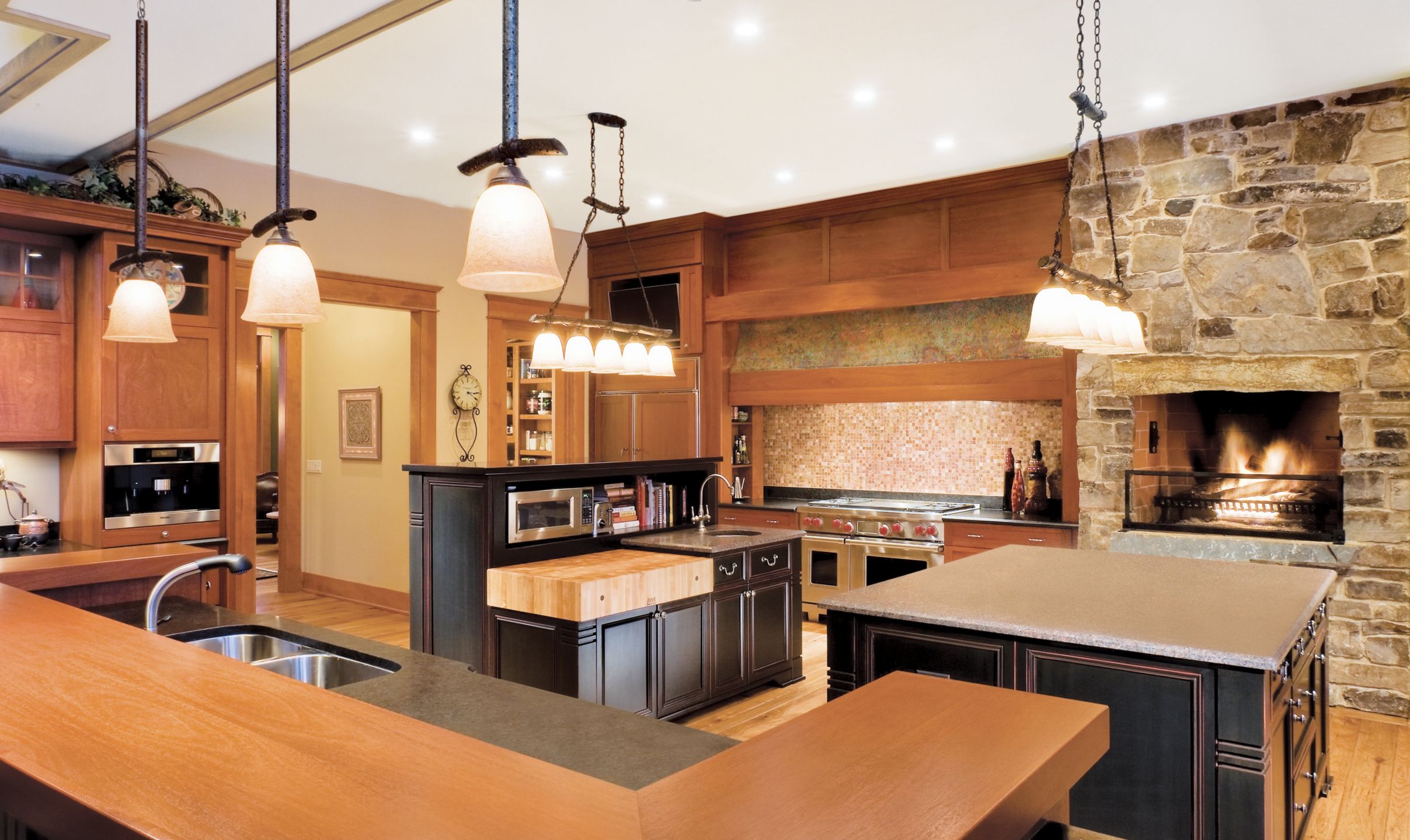 Mountain Style Brown Kitchen - Luxe Interiors + Design