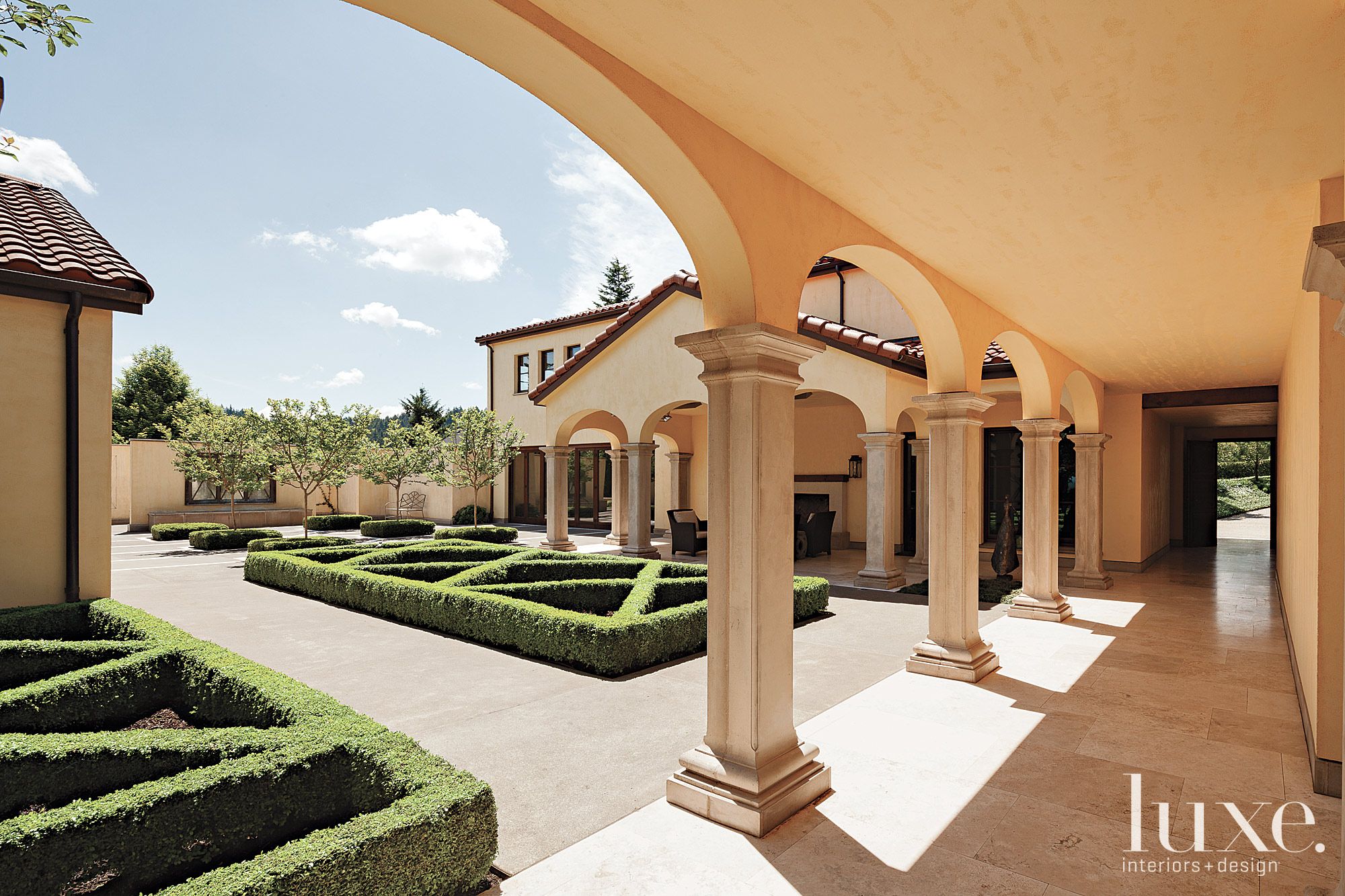 Italianate Courtyard and Entry - Luxe Interiors + Design
