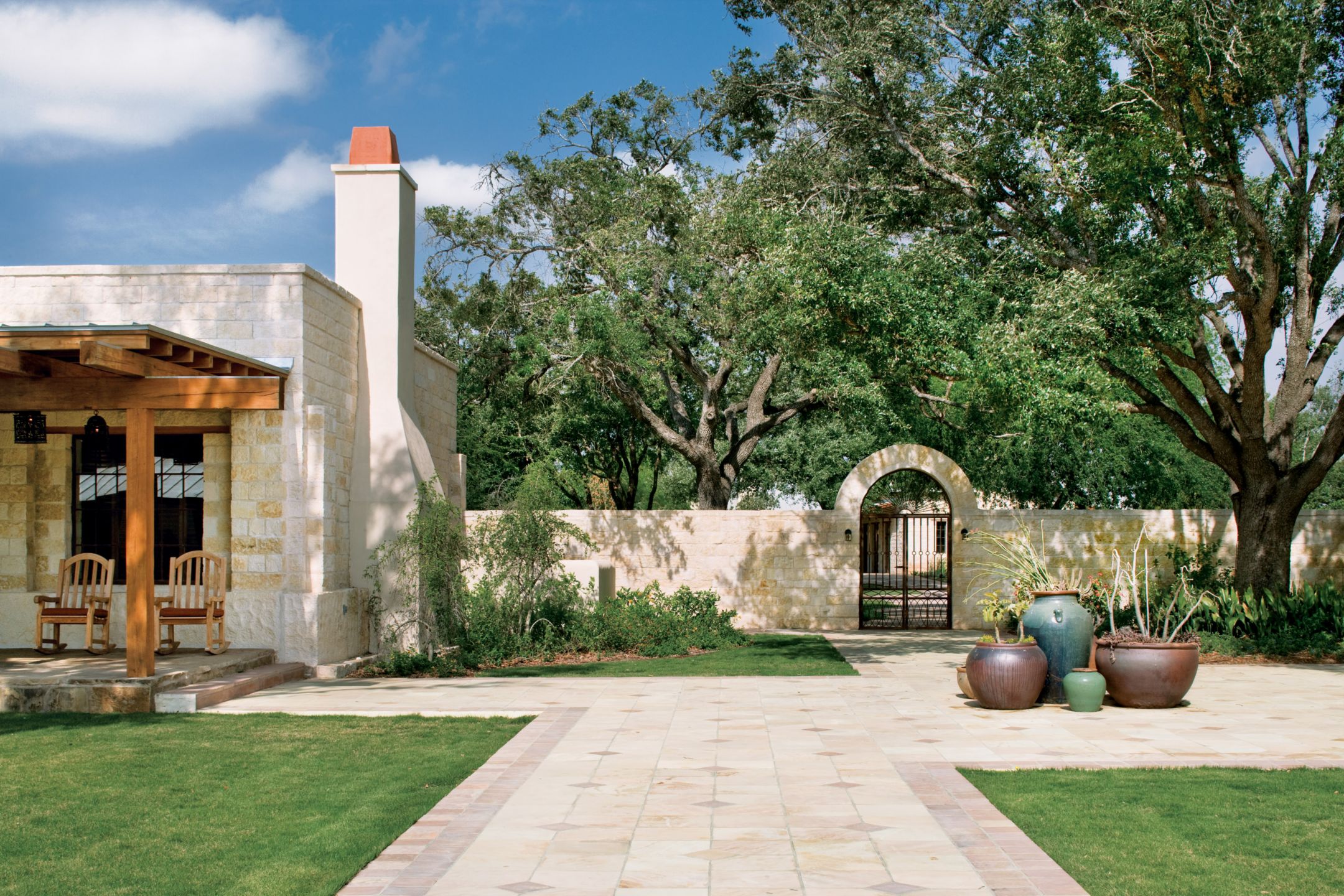 Neutral Southwestern Courtyard - Luxe Interiors + Design