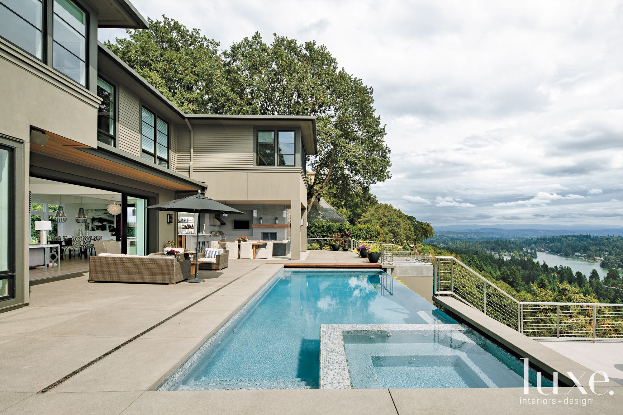 Modern Terrace and Pool - Luxe Interiors + Design