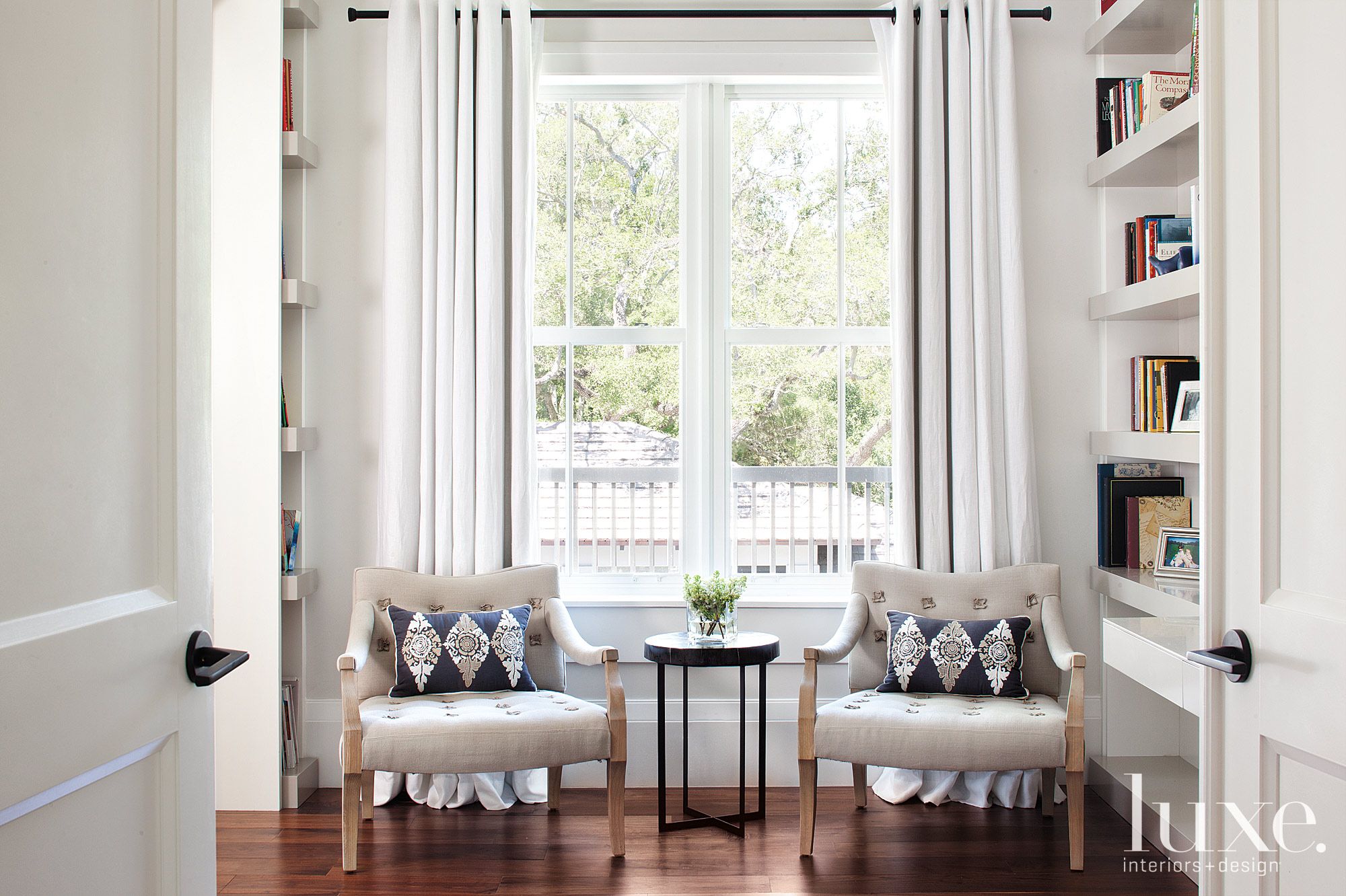 Master Bedroom Sitting Area - Luxe Interiors + Design