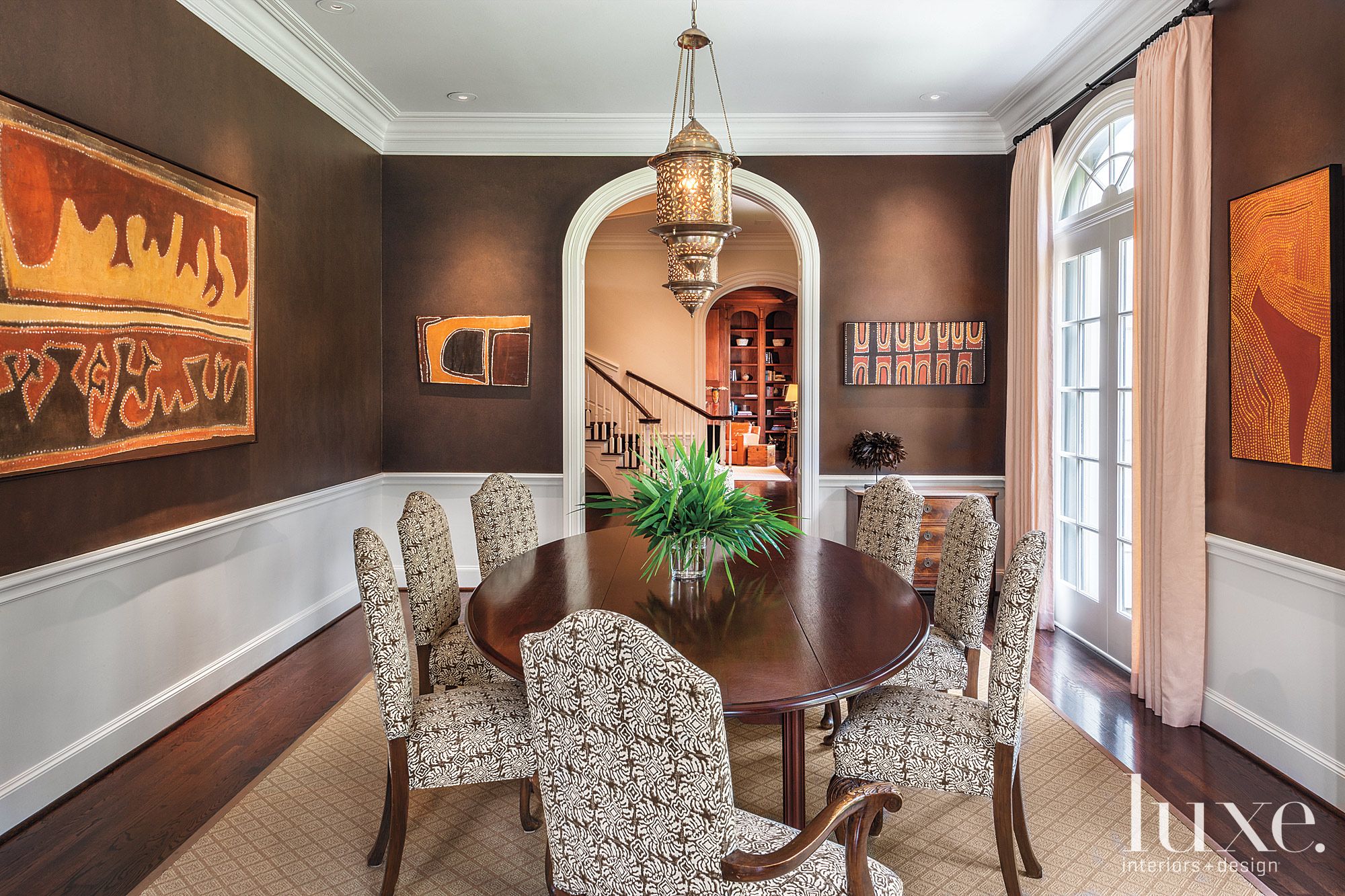 Transitional Art-Filled Dining Room - Luxe Interiors + Design