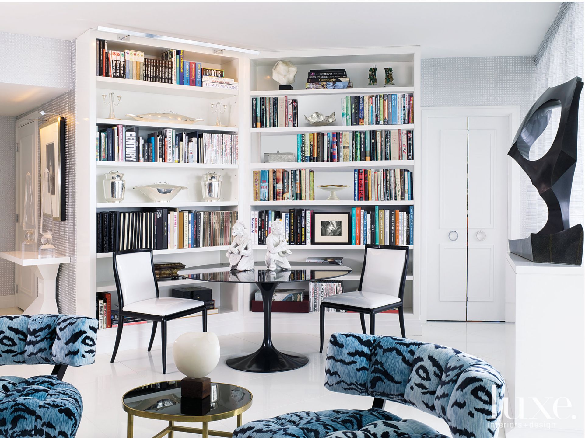 Black and White Contemporary Library - Luxe Interiors + Design