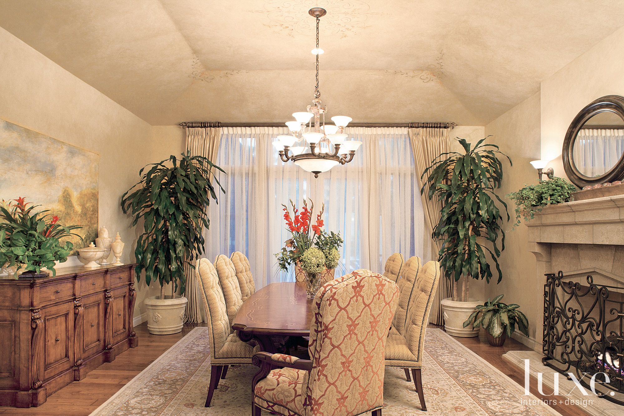 Neutral Traditional Dining Room - Luxe Interiors + Design