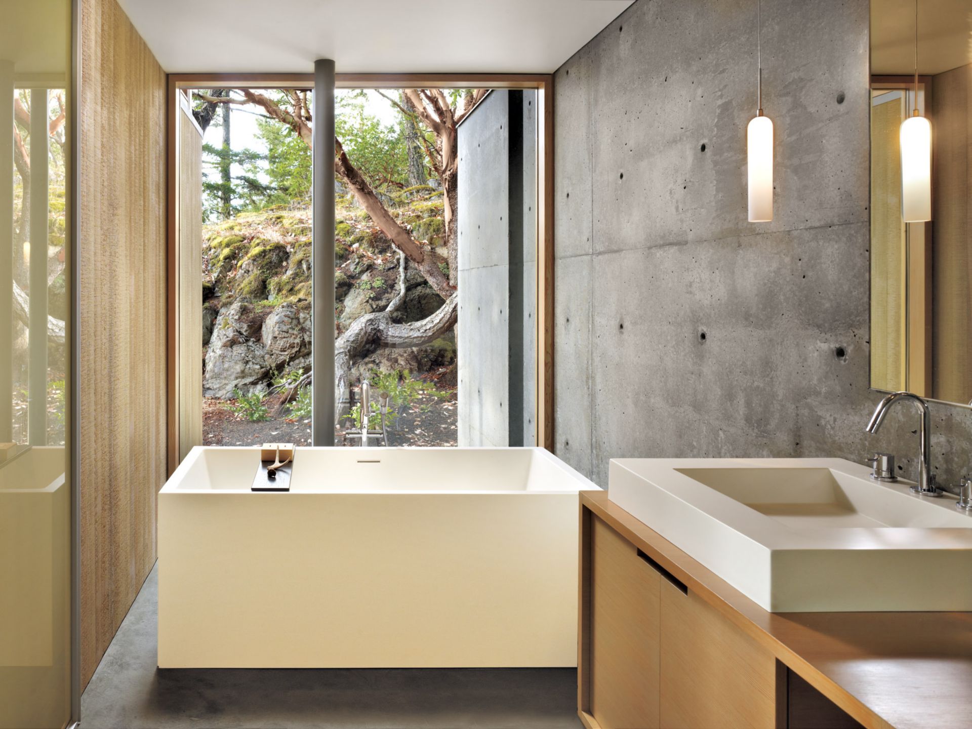 Contemporary Natural Bathroom - Luxe Interiors + Design