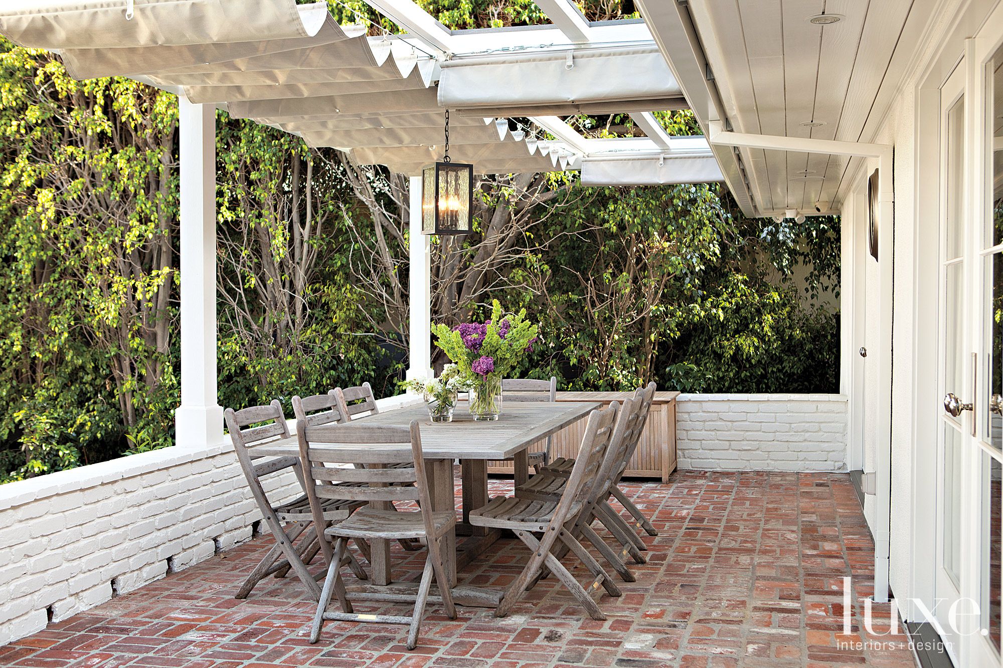 Brick terrace - Luxe Interiors + Design