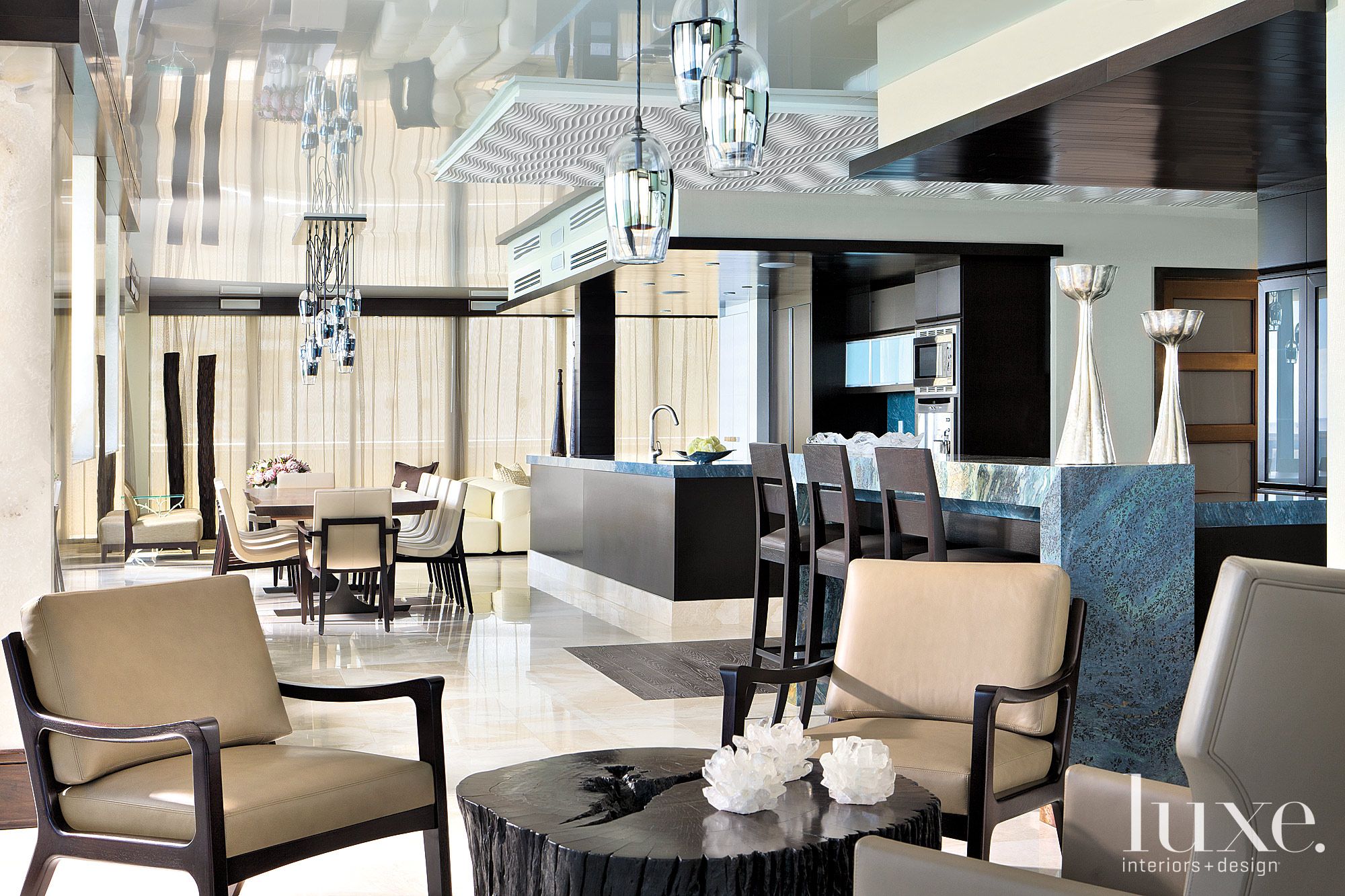 House movement divided by hallways - Luxe Interiors + Design