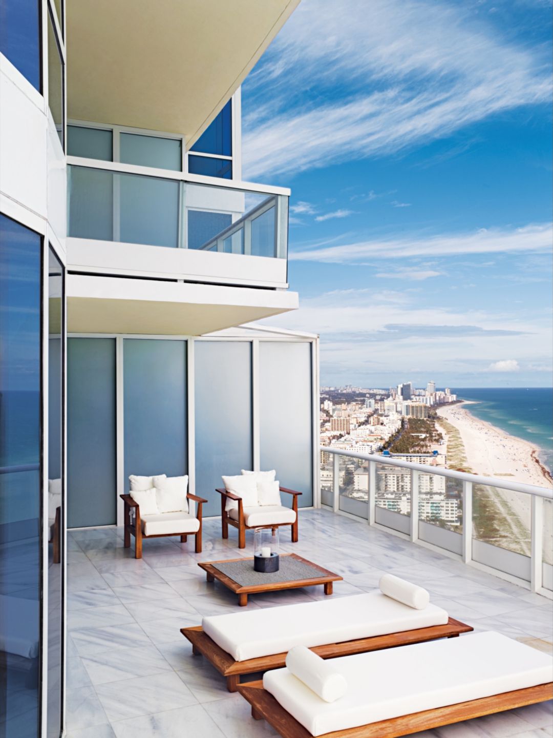 Contemporary White Balcony - Luxe Interiors + Design
