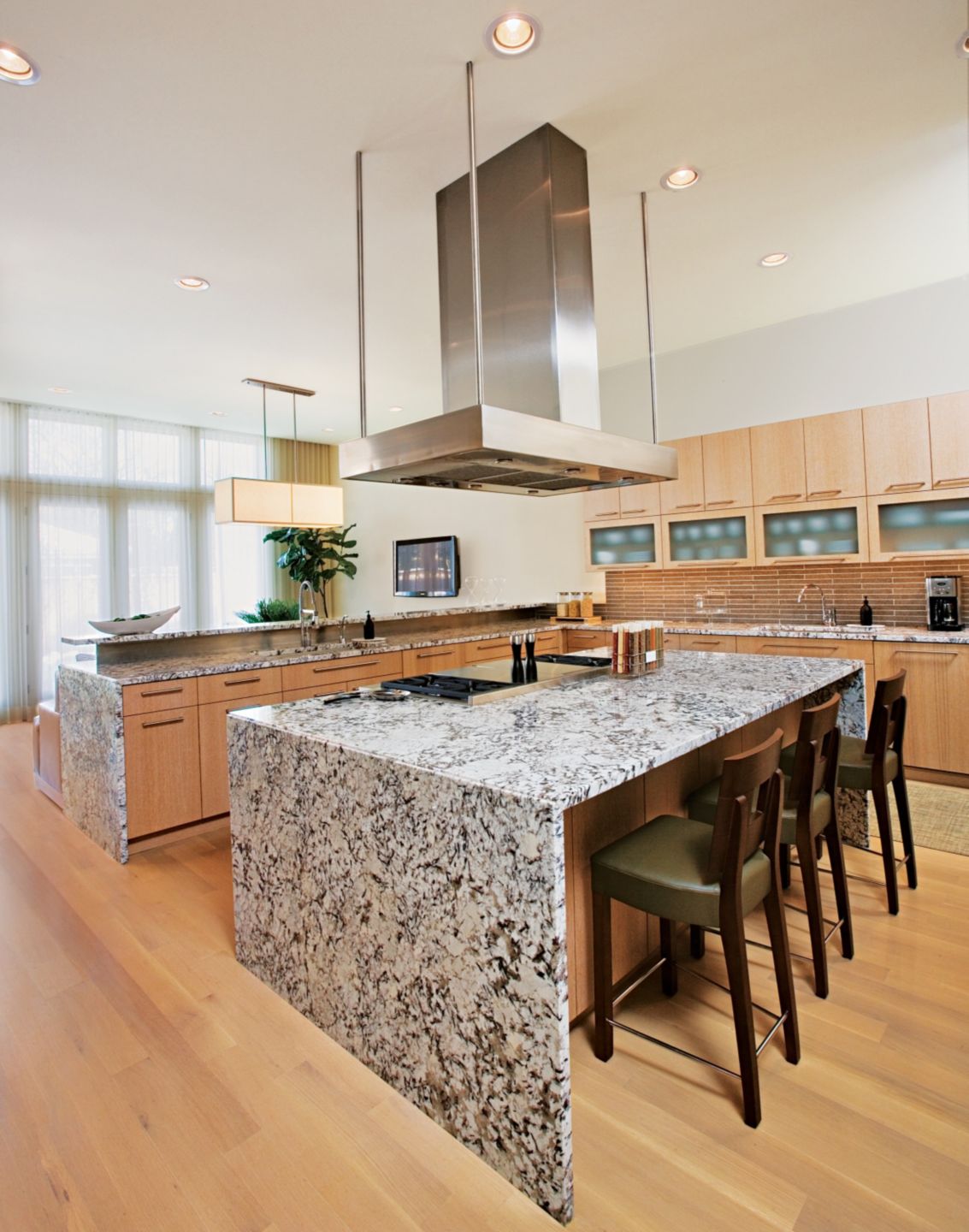 Contemporary Neutral Kitchen - Luxe Interiors + Design