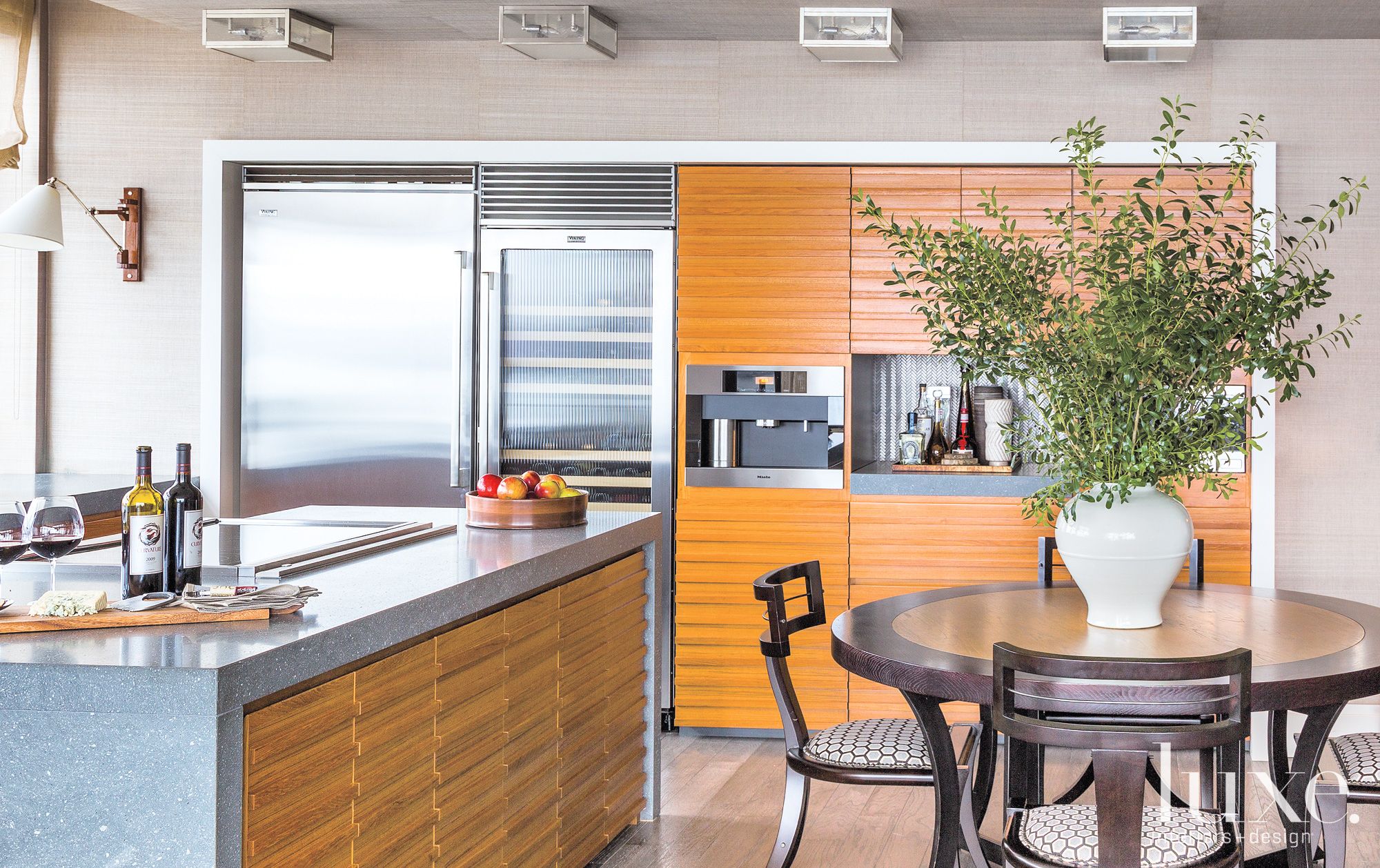 Modern Neutral Kitchen - Luxe Interiors + Design