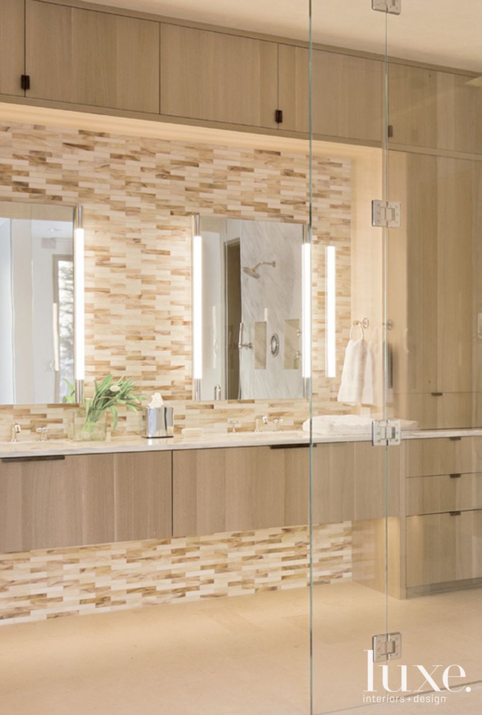 Neutral Mountain Master Bath - Luxe Interiors + Design