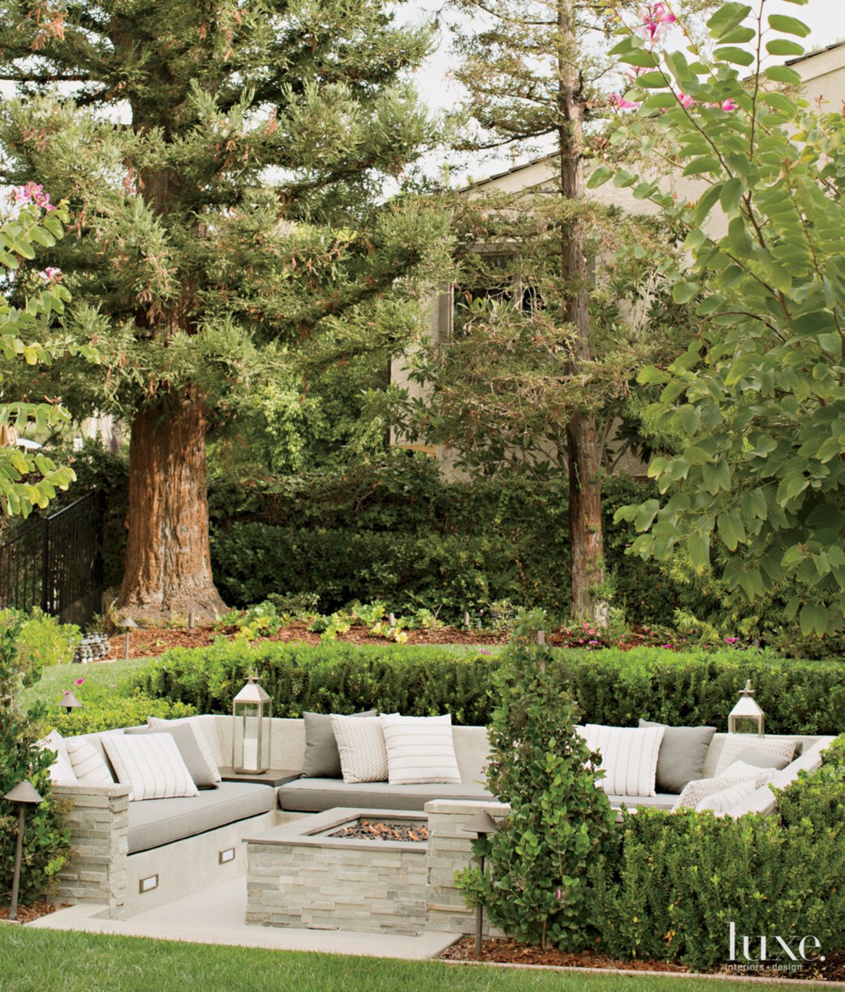 Contemporary Backyard Landscape - Luxe Interiors + Design