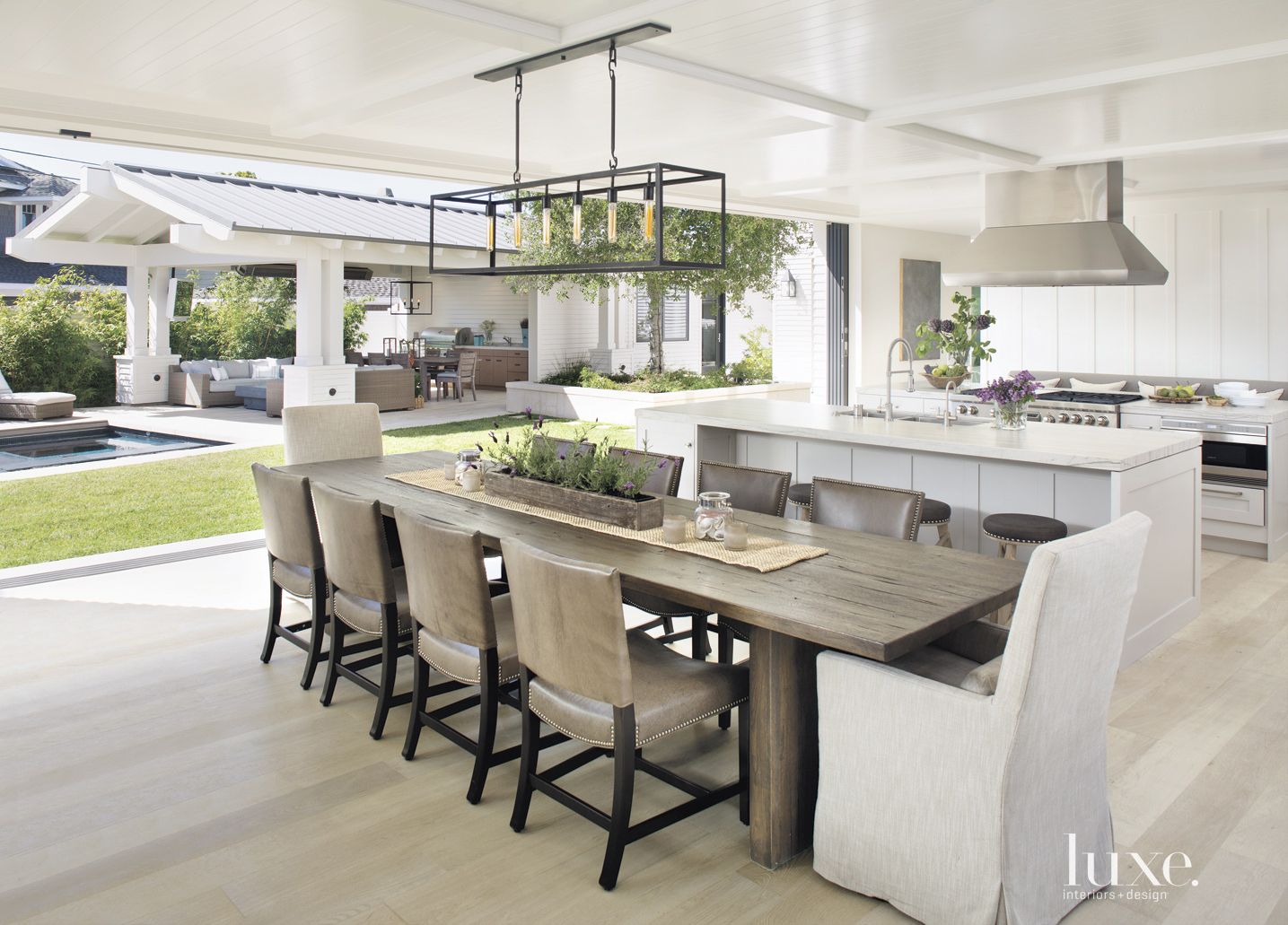 Contemporary White Kitchen Breakfast Area - Luxe Interiors + Design