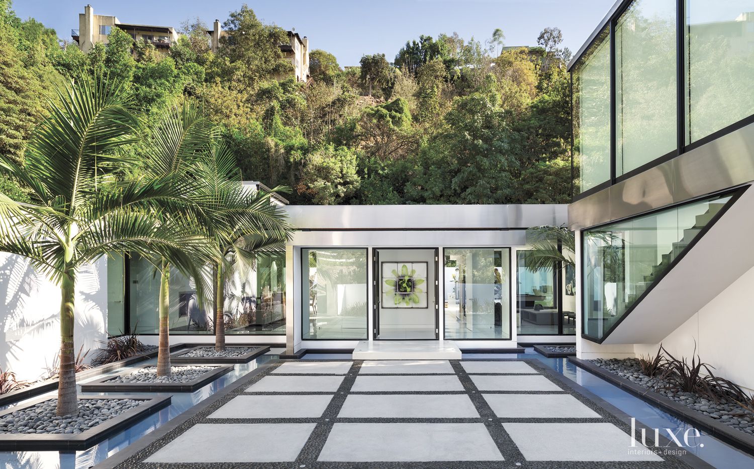 Modern White Entry Courtyard - Luxe Interiors + Design