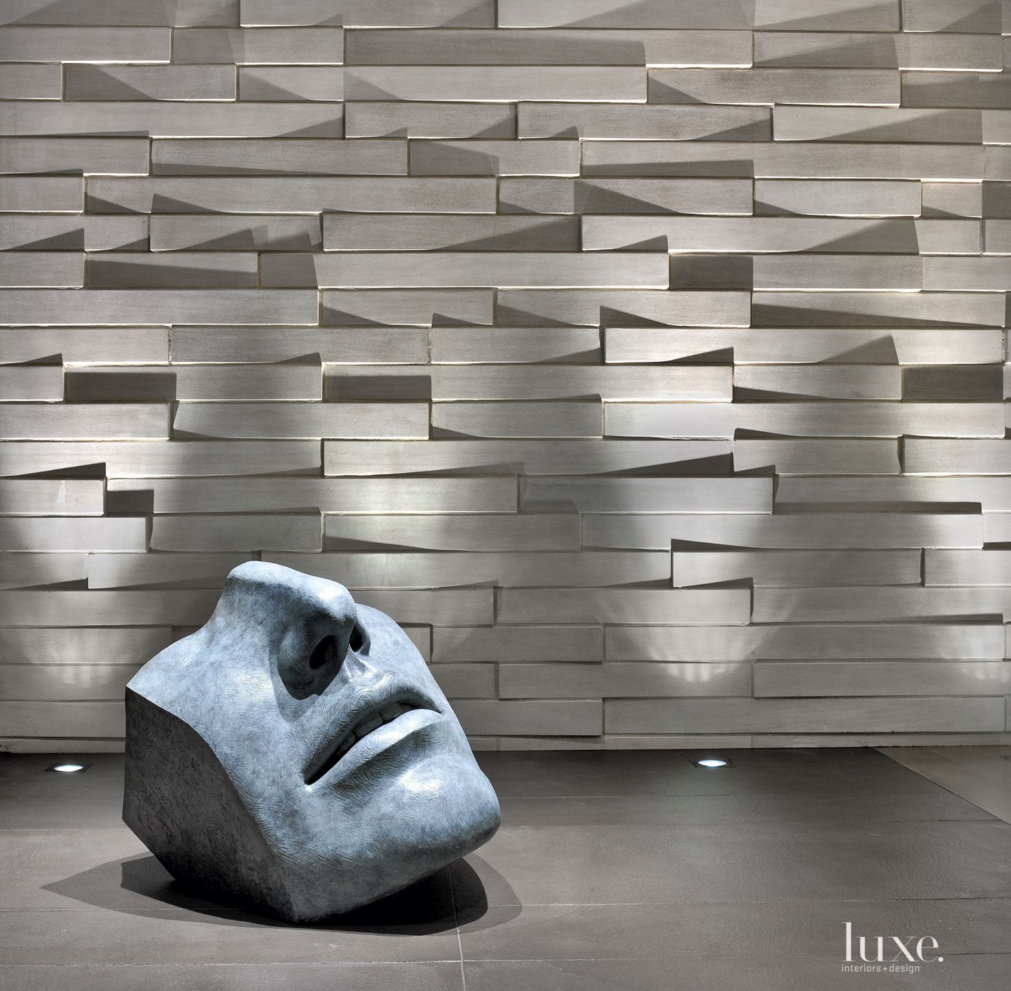Modern Faceted Limestone Wall with Sculpture - Luxe Interiors + Design