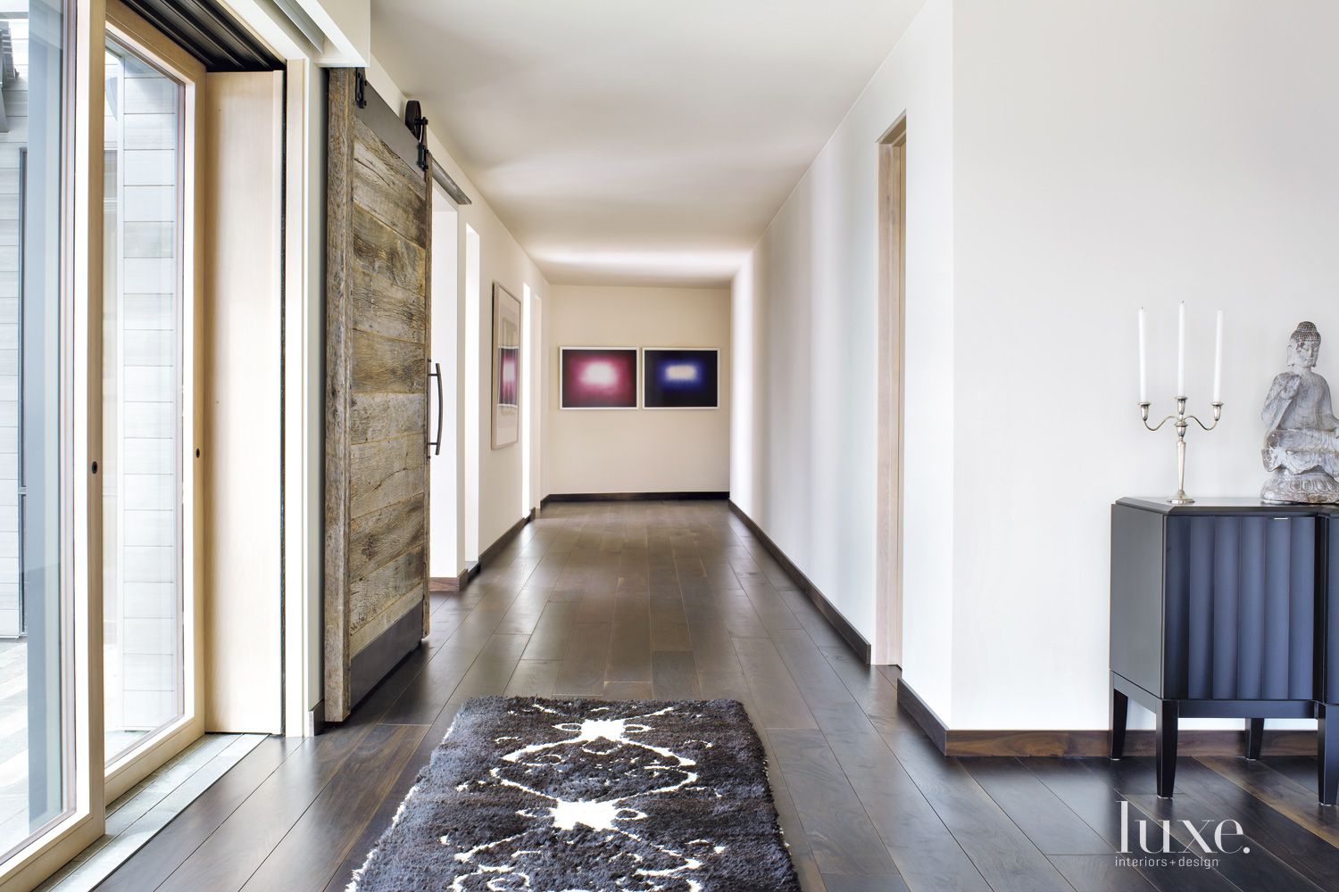 White Mountain Gallery-Style Hallway - Luxe Interiors + Design