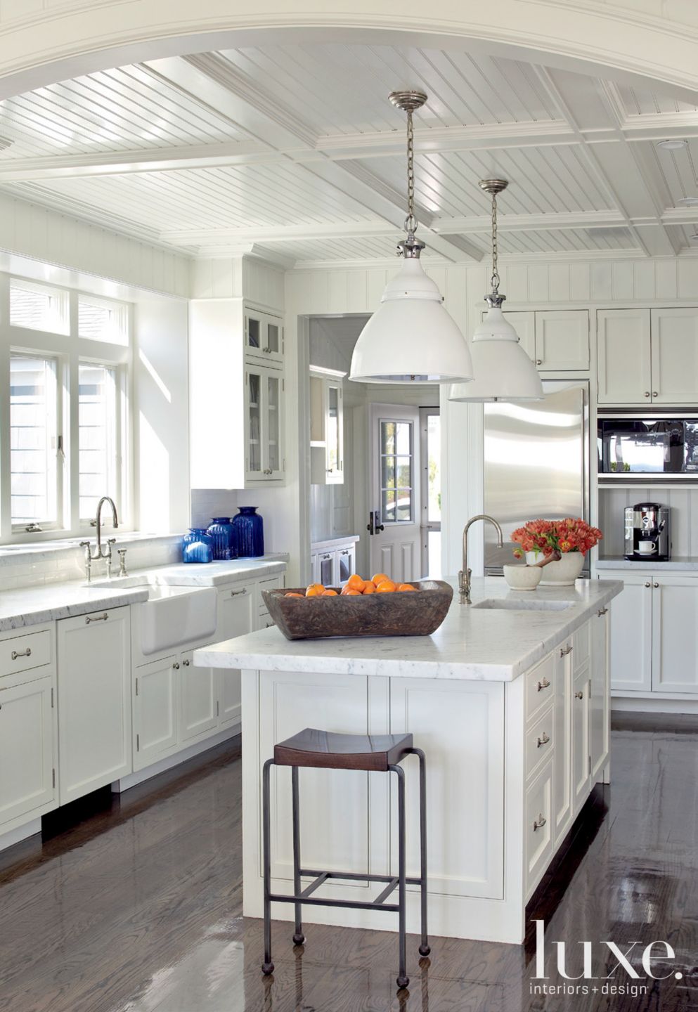 White Contemporary Kitchen - Luxe Interiors + Design