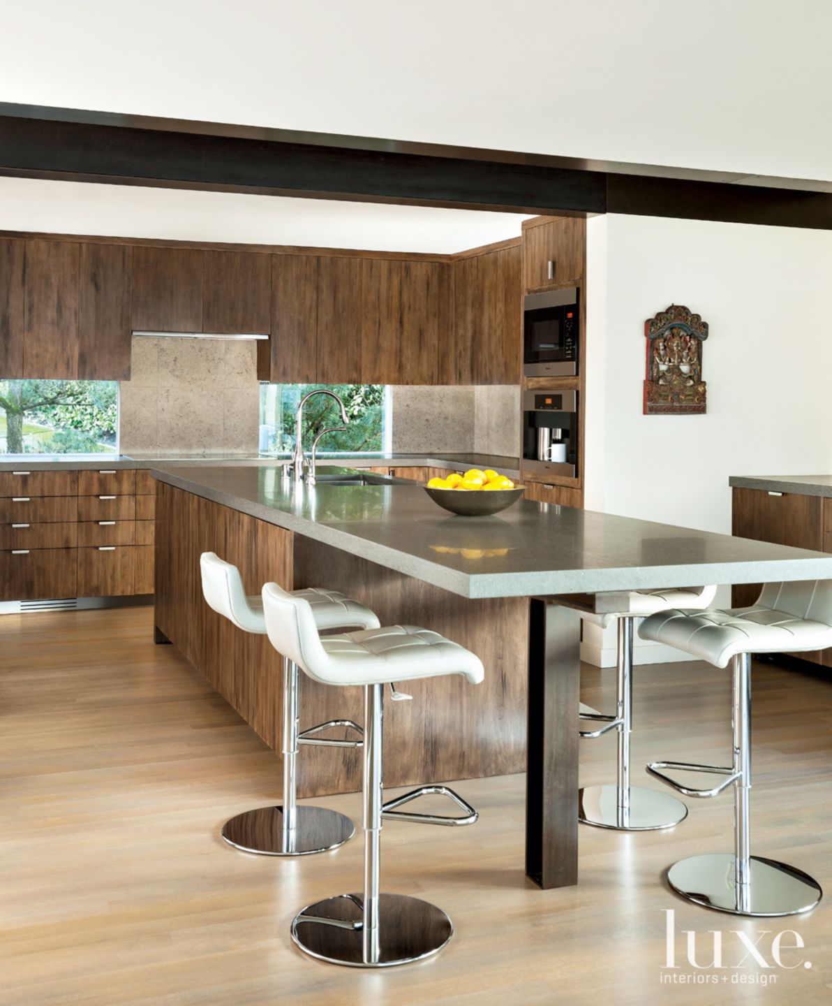 Neutral Modern Kitchen - Luxe Interiors + Design