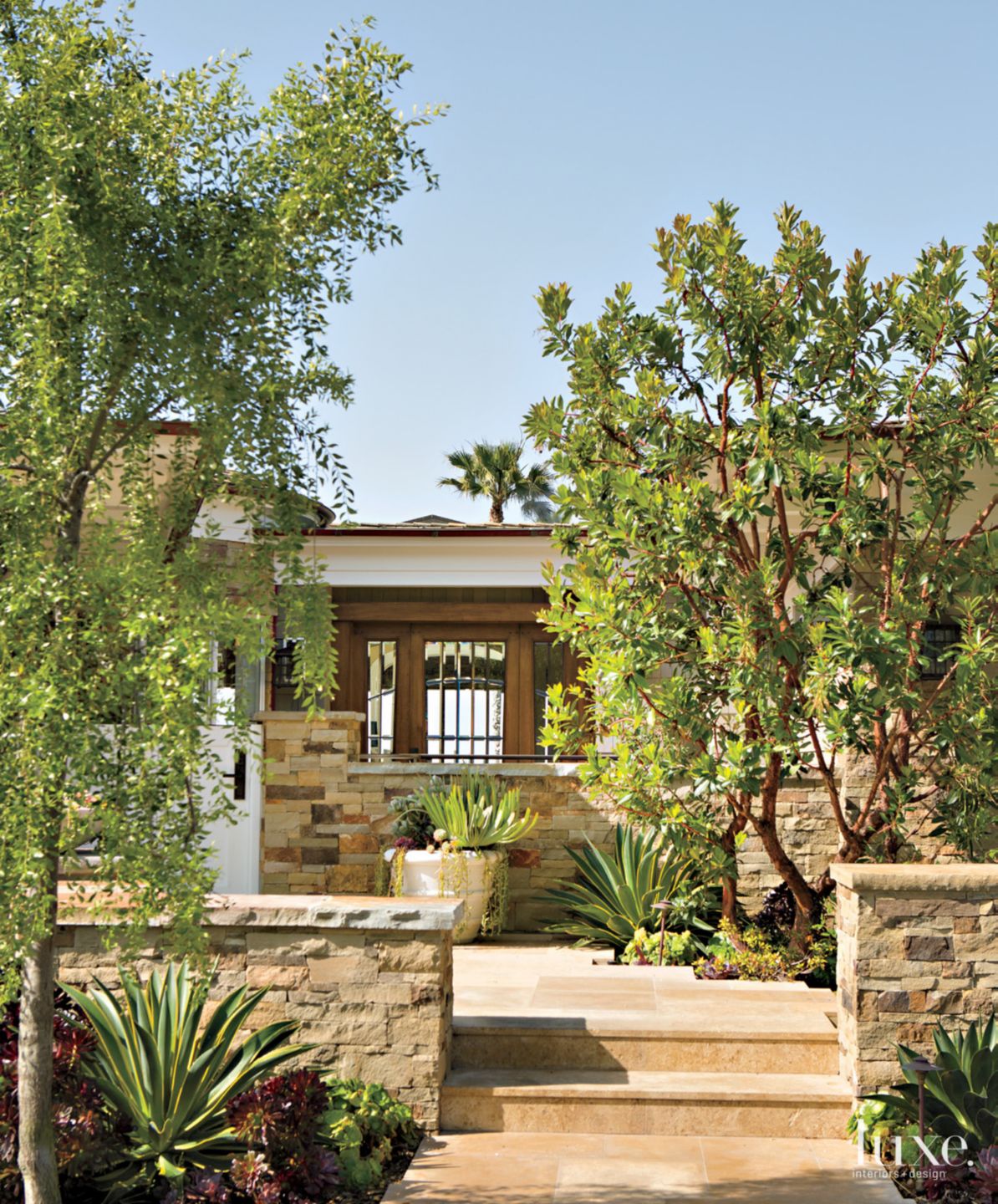 Neutral Stone Front Walkway - Luxe Interiors + Design